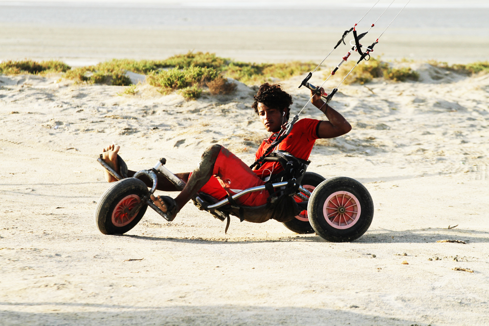 Kitebuggy fahren im Oman | Kiteboarding Oman